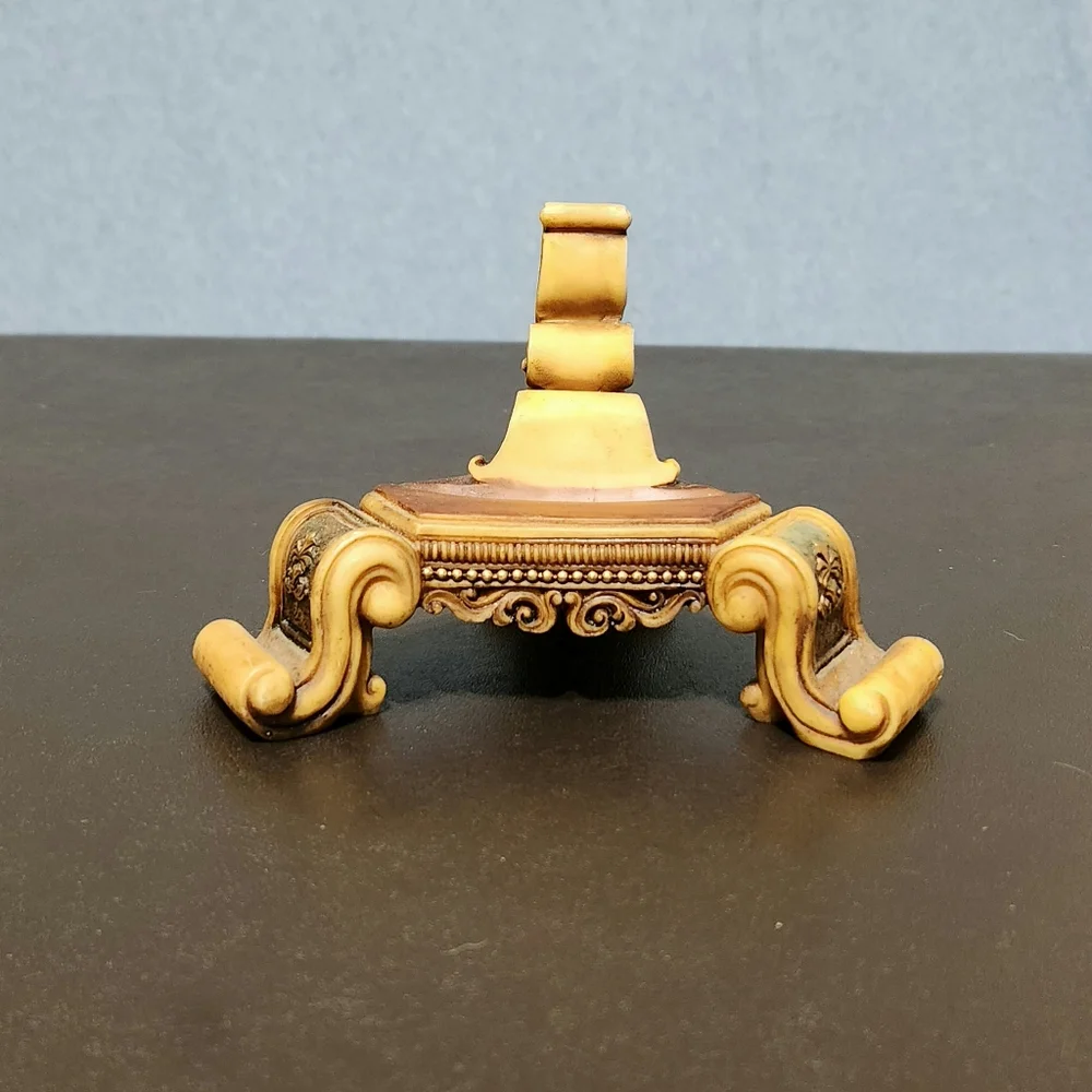 Accents | Resin Collectible Decorative Plate Stand | Poshmark